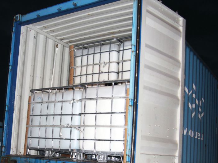 IBC's inside Container with lashing and dunnage bags - Cargo Restraint ...